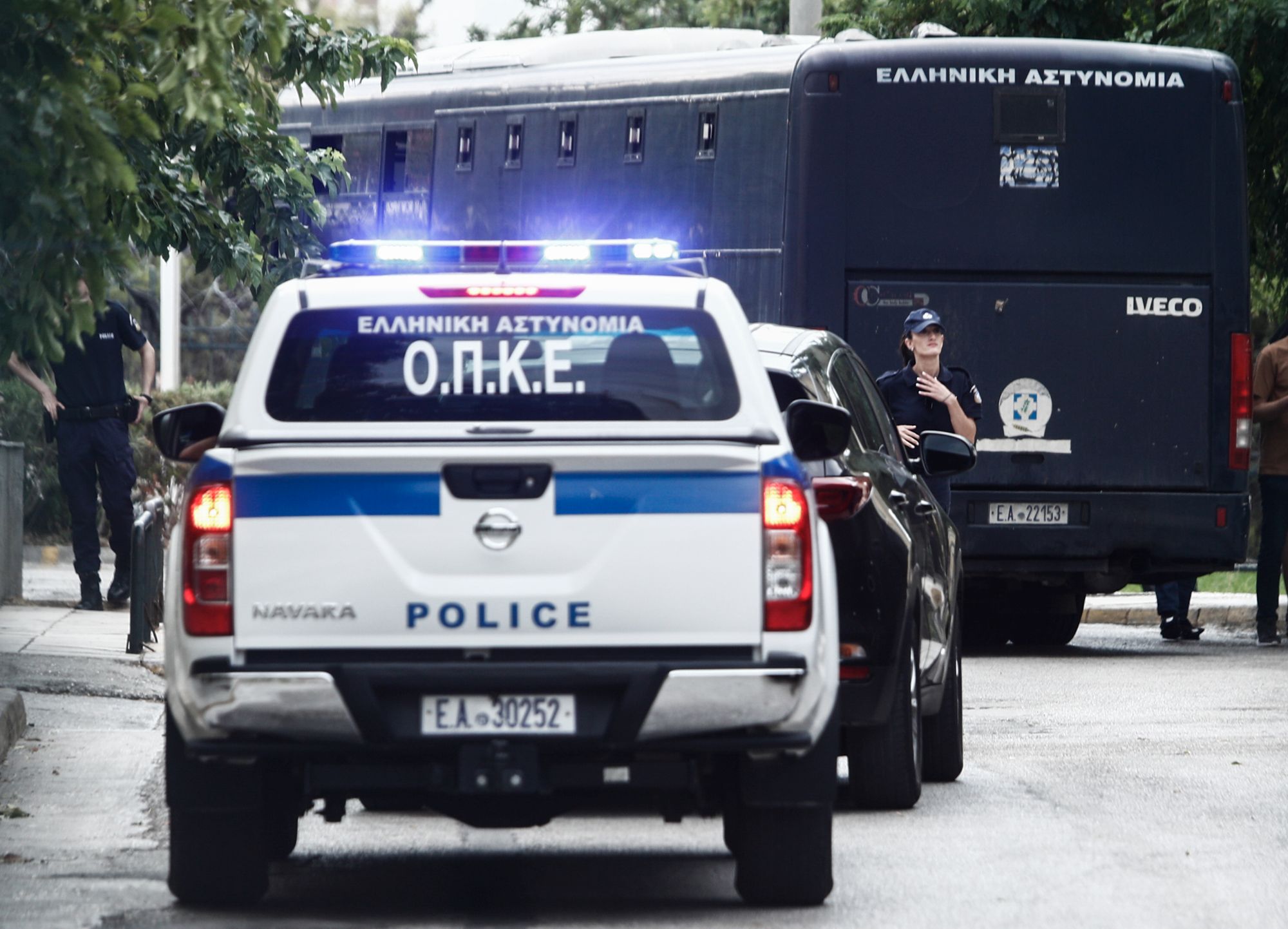 FNews Ρομά τραυμάτισαν αστυνομικούς της ΟΠΚΕ εν ώρα πυρκαγιάς – Έκλεβαν ...